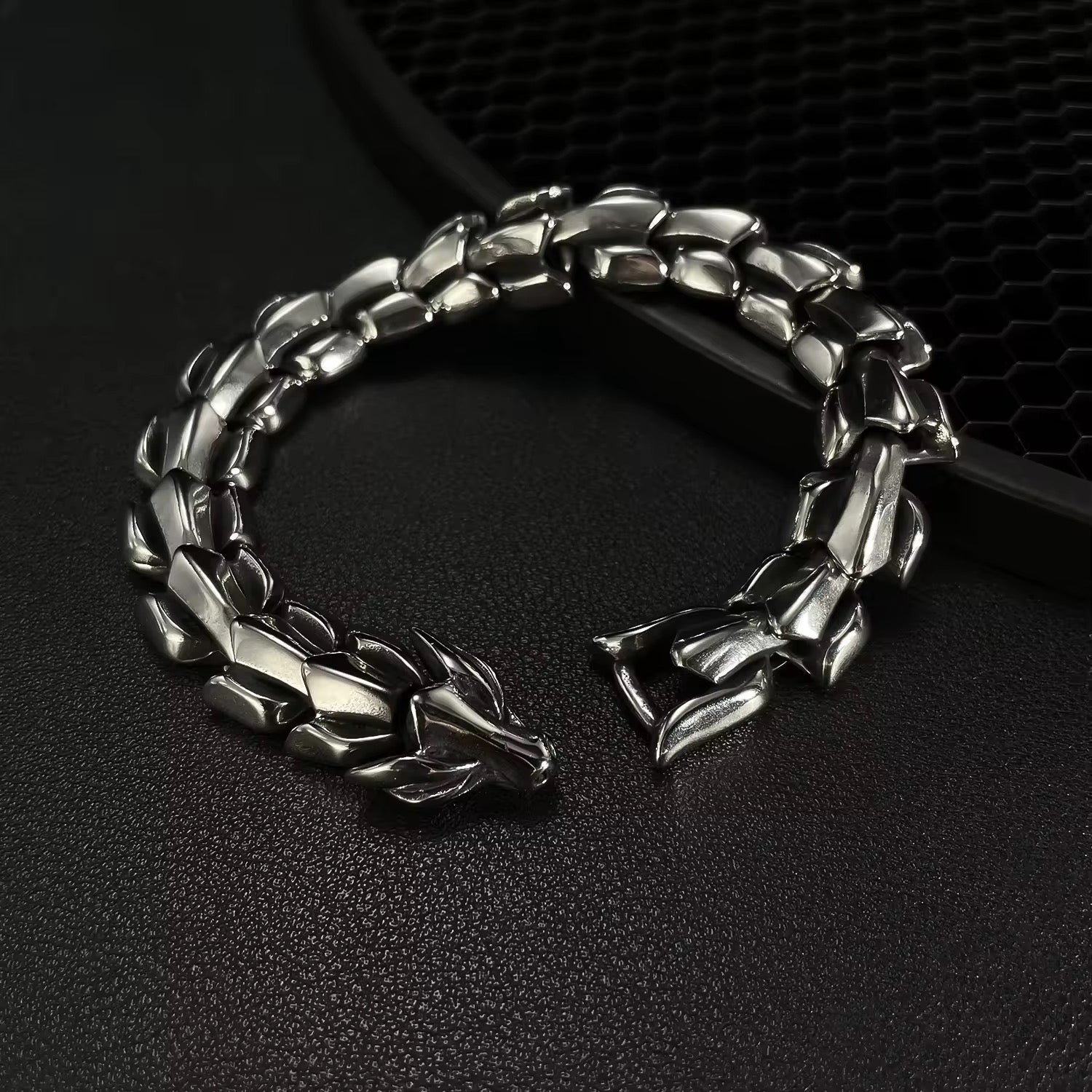Shadow Fang Bracelet – MidnightGothic